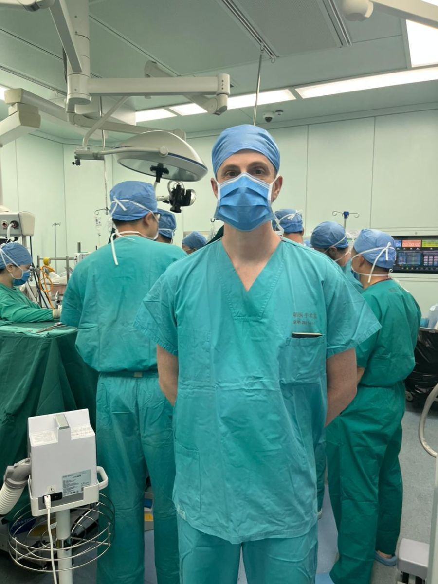 Neurocirurgião do HCC se especializa na China em técnica minimamente ...