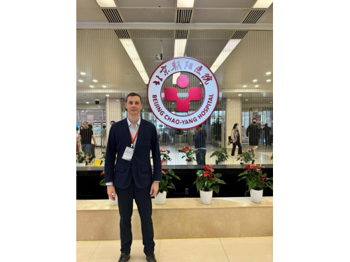 Neurocirurgião do HCC se especializa na China em técnica minimamente ...